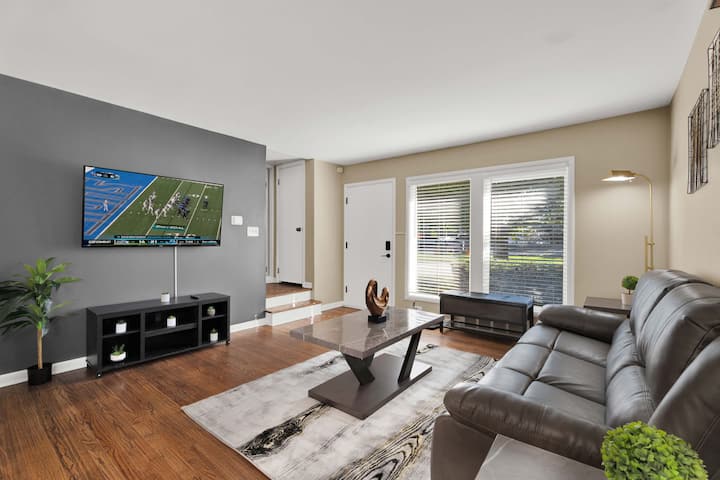 Townhouse In Birmingham - Bloomfield Hills, MI
