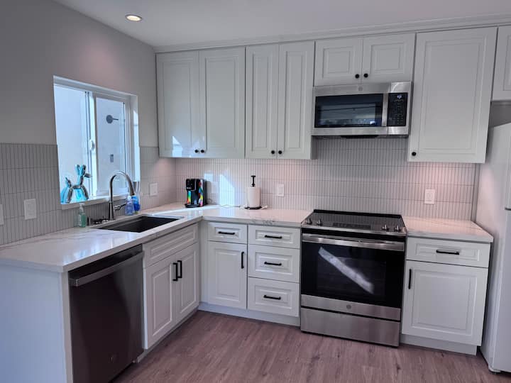 Brand New Modern Guesthouse! - Long Beach, CA