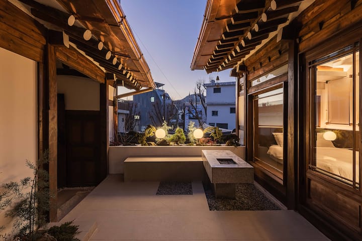 A Hanok Where The Breeze Rests, Stay In Breeze - Seoul