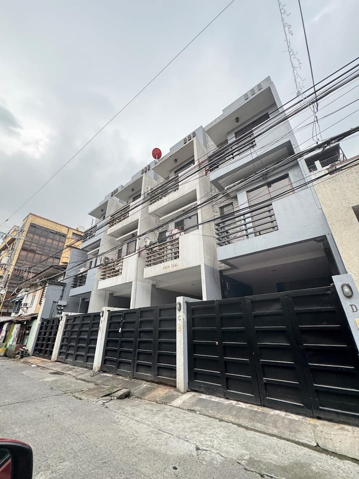 8br Twin Townhouse Lasalle Benilde St.scho - Makati