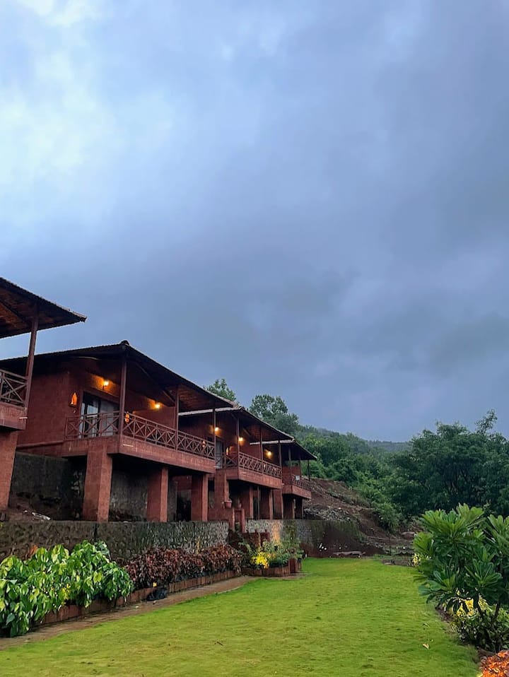 Deluxe Room In Waves & Vibes - Lavasa