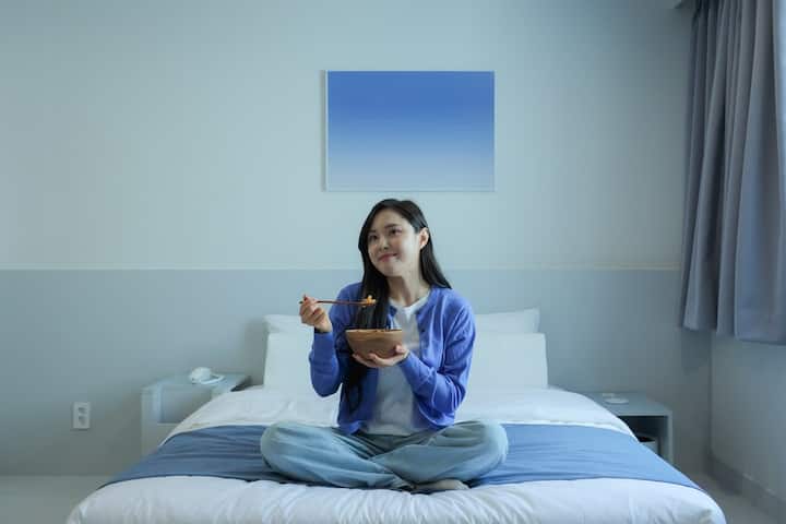 [아늑에어 진주] 스탠다드 #퀸사이즈베드 #스마트Tv #4성급 호텔침구 #진주성차량4분 - 상대동