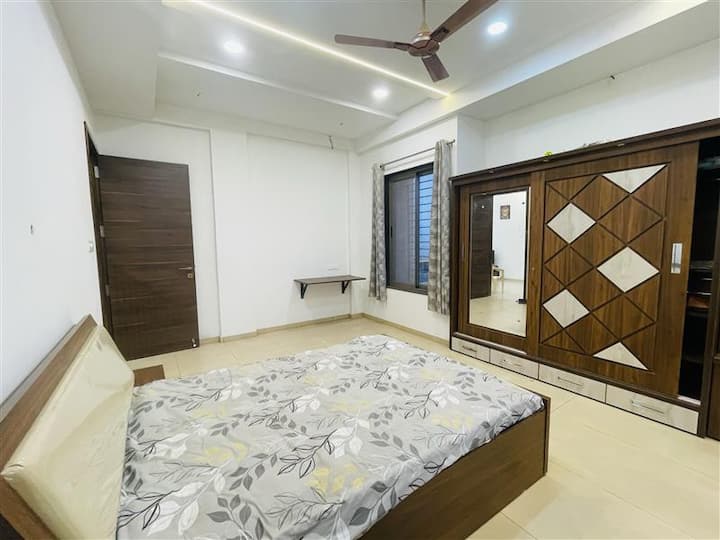 Luxurious Bungalow With Parking. - Kolhapur