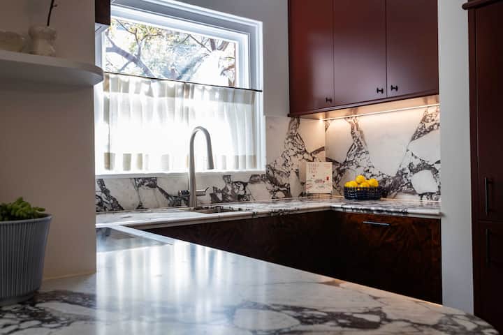 Art Deco Charm In Kirribilli - North Sydney