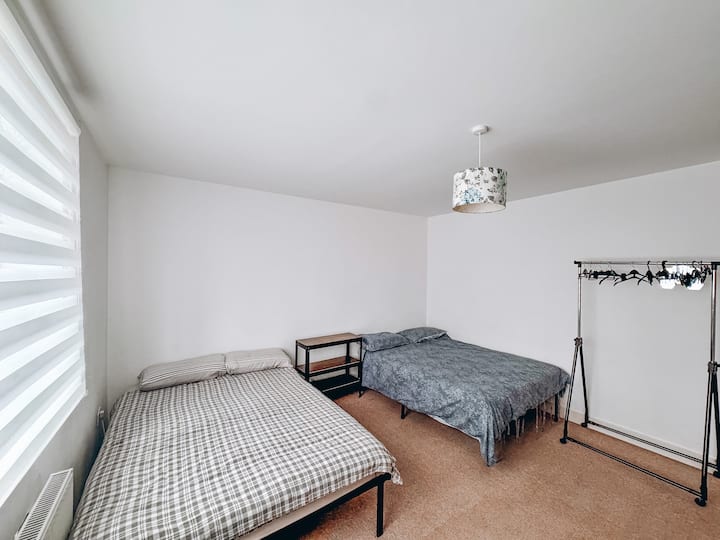 Bright Spacious Room In Peaceful London Home - Dartford