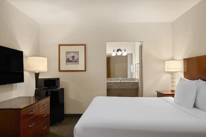 1 King & 1 Queen Suite Non-smoking | Historic - Yuma, AZ