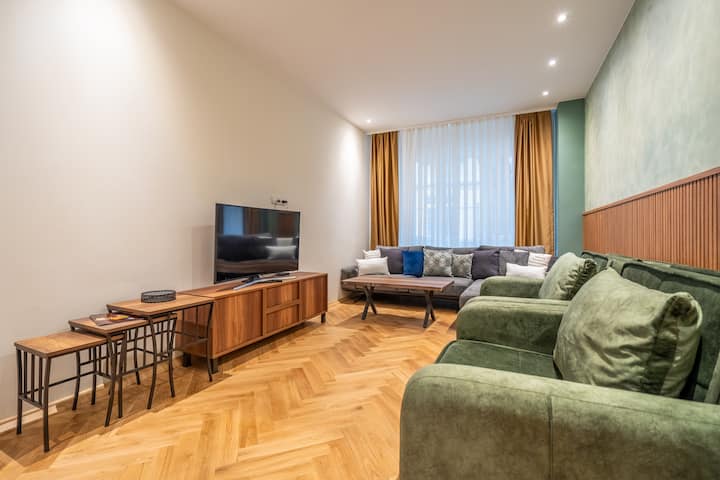 Elegant & Stylish 2-bedroom Apartment - Sofia