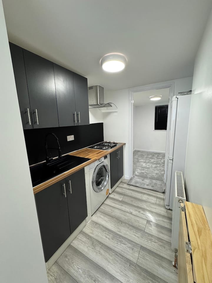 1 Bed Studio Flat - Slough