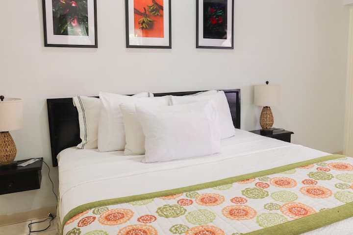 Relax&vibe: King Ensuite. Sea Views W/balcony! - Negril