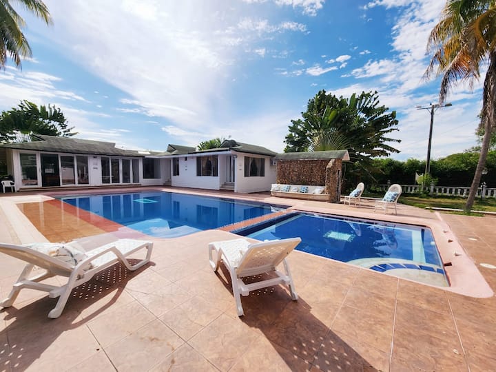 Casa Vacacional En Ricaurte - Flandes
