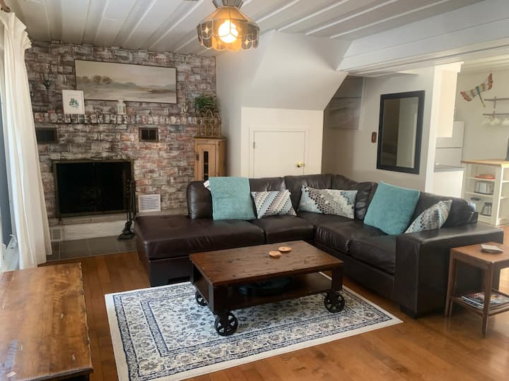 Cozy Blue Mountain Chalet - The Blue Mountains