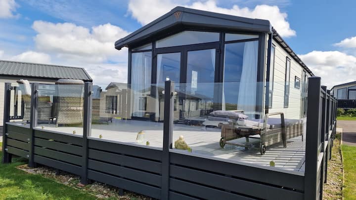Luxury Lodge Sea Views. Pool, Perranporth, Newquay - 뉴키