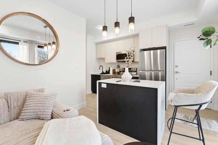 2br Suite W/parking | Walk To Falls | Sleeps 5 - Niagara Falls