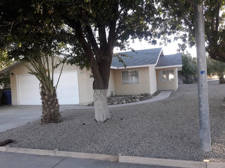 Coalinga Home, 3 Bedrooms - Coalinga, CA