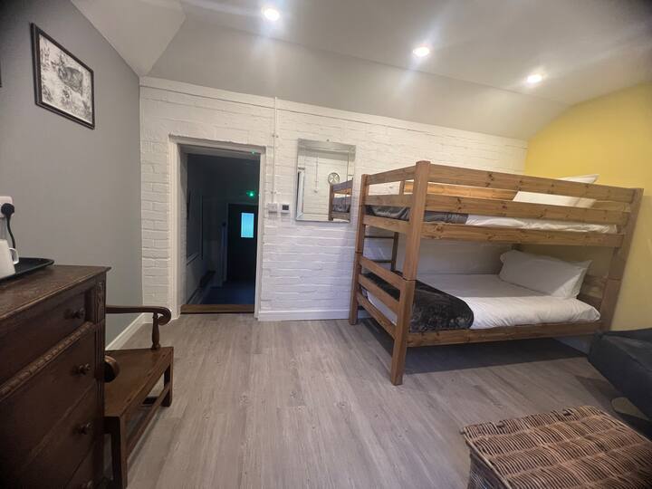 Large Double/family Room - Monmouth