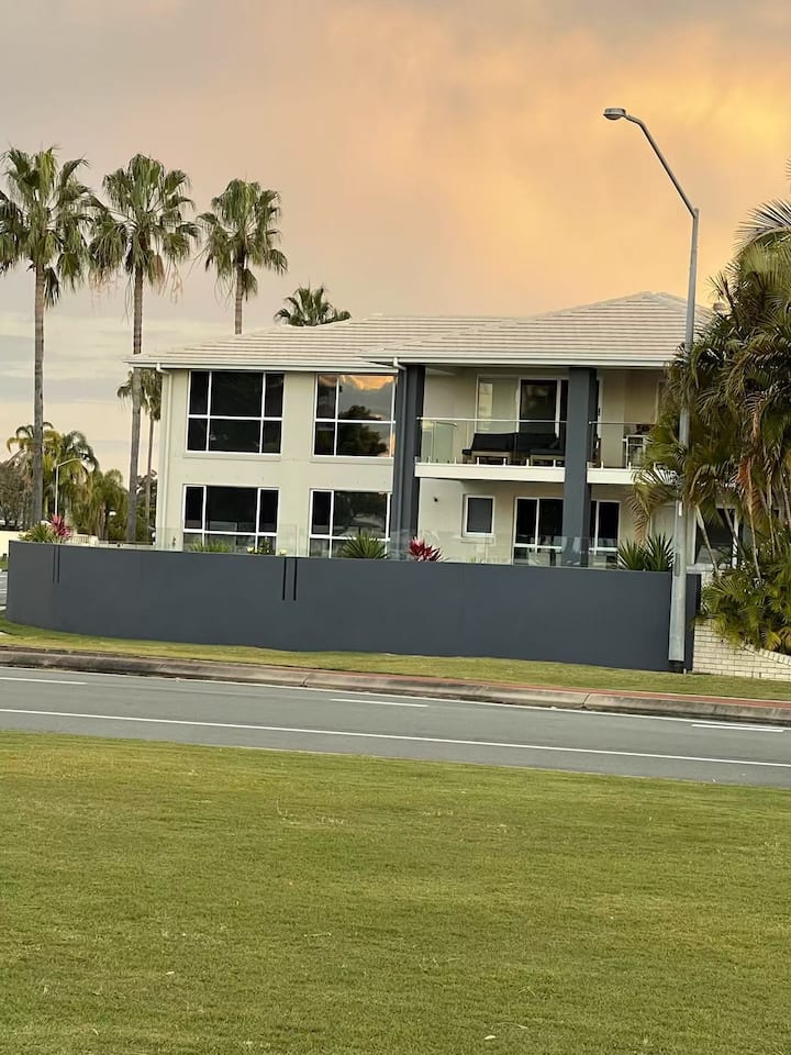 Newport Luxury House With Pool - Redcliffe