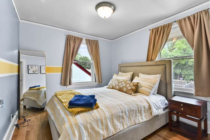 Cozy Private Room Near Medcenter - Omaha, NE