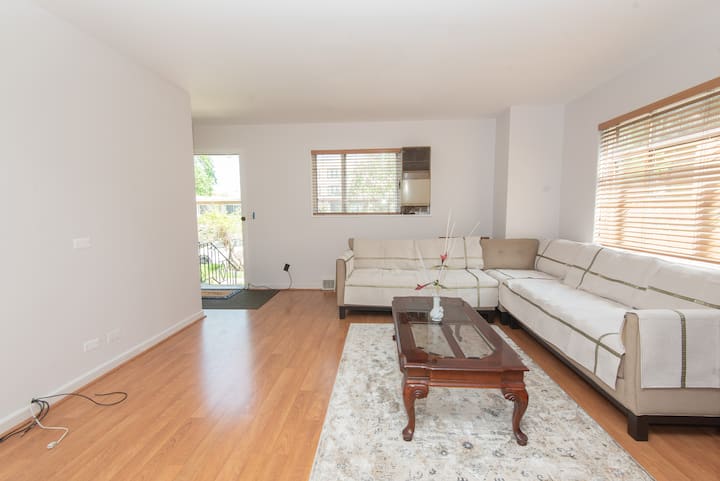 Townhouse In Rogers Park - Wilmette, IL