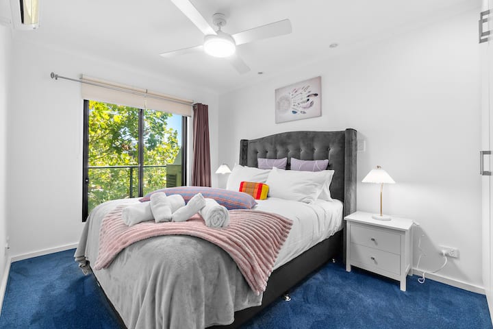 Cozy Cbd 2br Apt Wi-fi & Free Parking & Ensuite - Adelaida