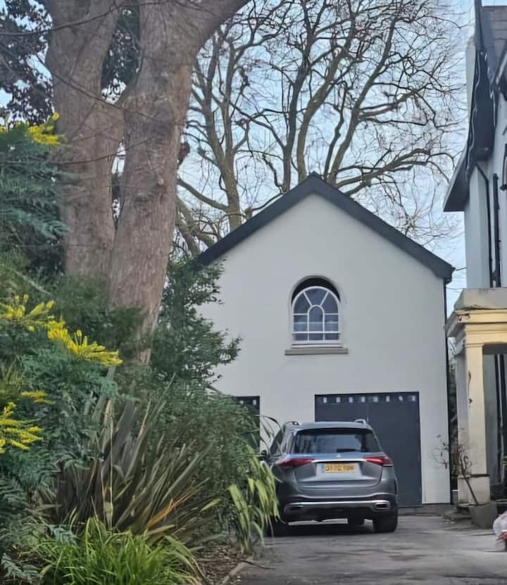 Coach House, Near Sefton Park - Birkenhead