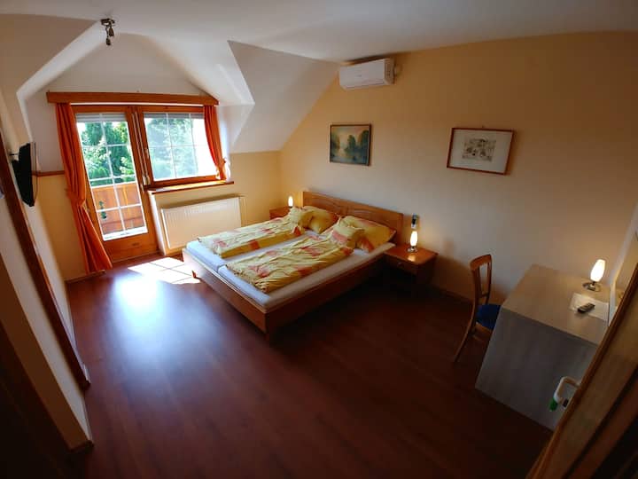 Júlia Apartman - Vonyarcvashegy