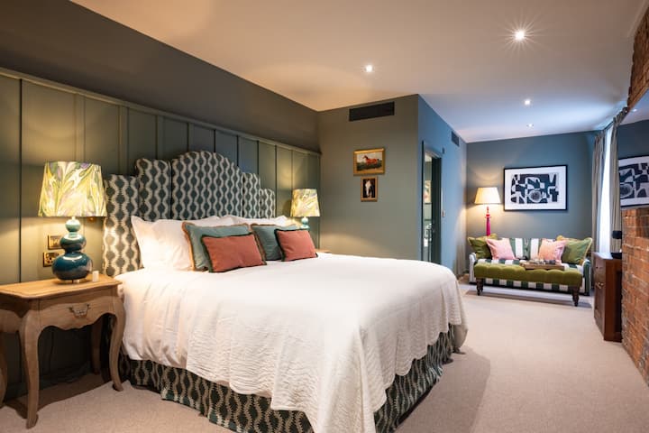 A Luxe Room At The Coat & Bear - Newbury