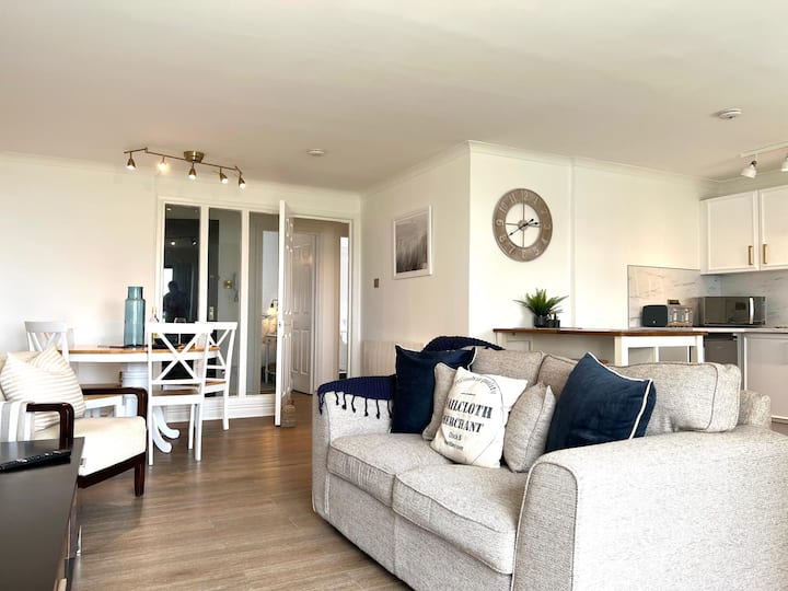 Bellevue Apartment - Largs