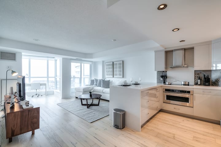 2br Downtown Gem With Workspace And Cn Tower Views - Toronto