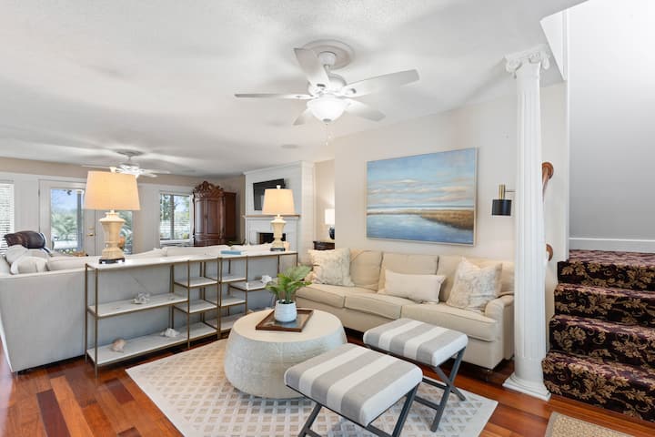 Luxury Waterfront Icw Home Pier/5 Min Beach/bikes - Oak Island, NC