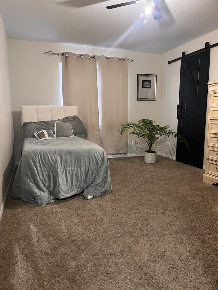 Private Peaceful Room - Bolingbrook, IL