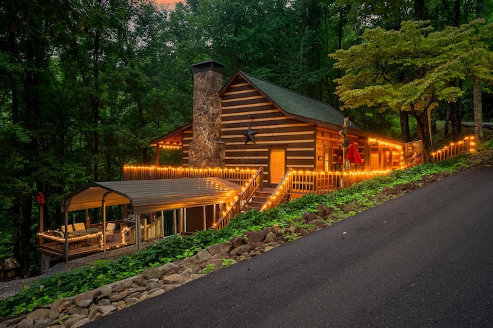 Smoky Mountain Escape-hot Tub-views-game Room-dogs - Pigeon Forge, TN