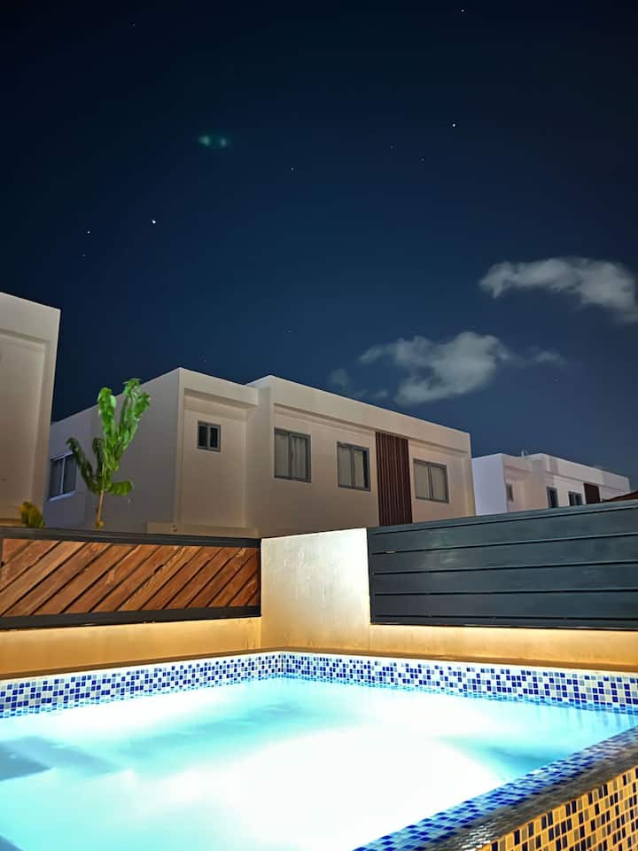 Hermosa Villa En Zona Privada. - Punta Cana