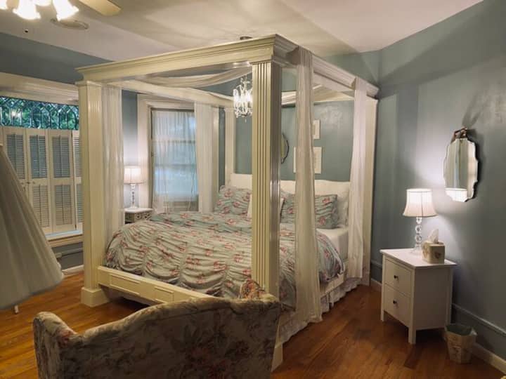 Master Suite At The Riter Mansion - Logan, UT