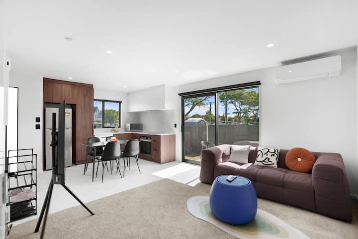 Mallside Retreat Close To City - Christchurch