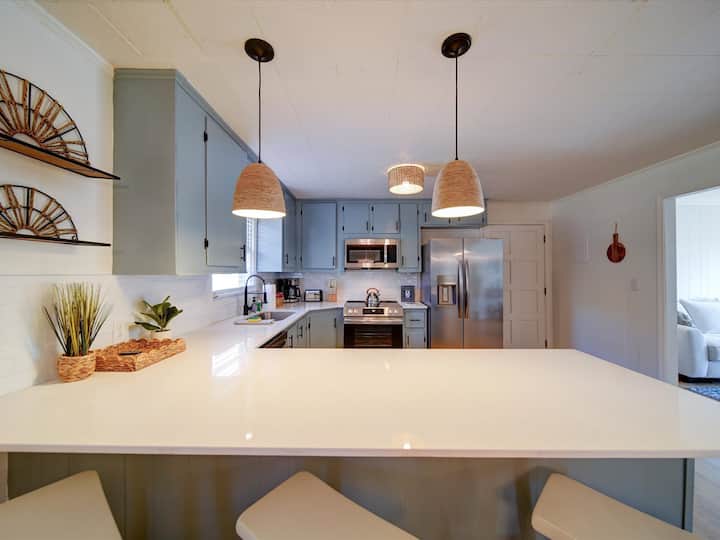 3 Bed Riverside Cottage - Brand New Inside! - 벨몬트