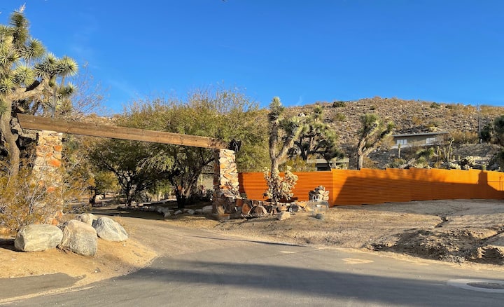 The Gate House At Joshua View - Yucca Valley, CA