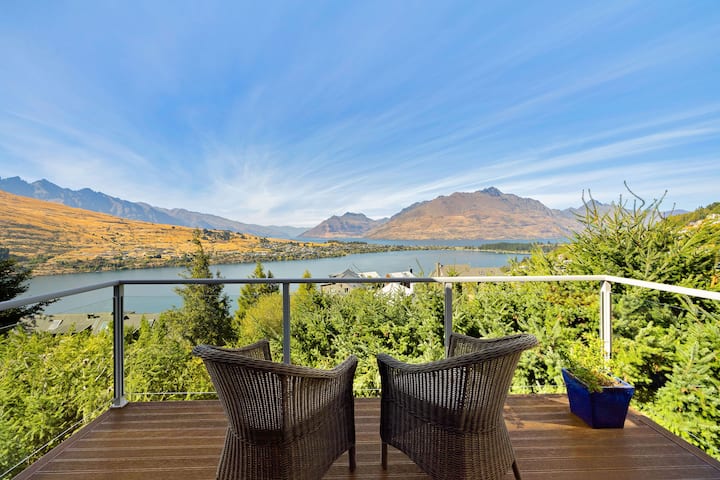 Outstanding Mountain & Lake View - Queenstown