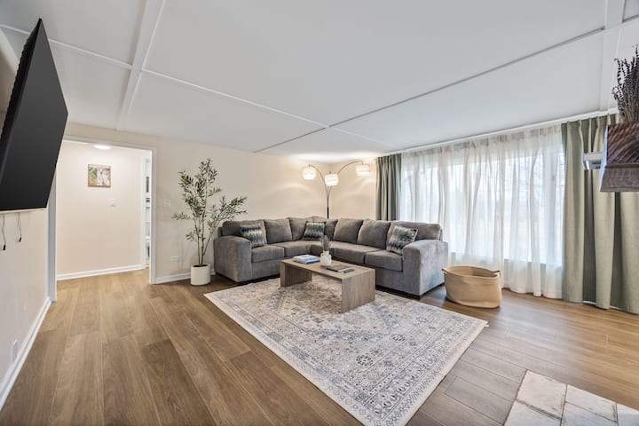 Modern French Escape | Near Base - Waukegan, IL