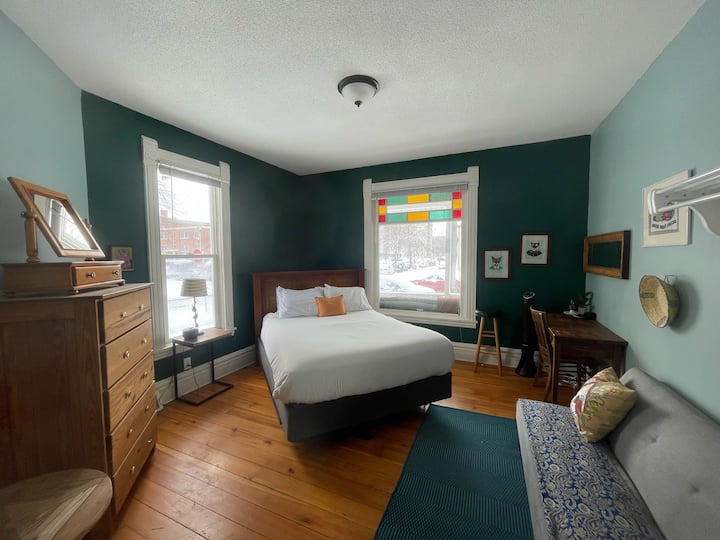 Charming And Sunny 3 Bedroom - Minneapolis−Saint Paul Airport (MSP)