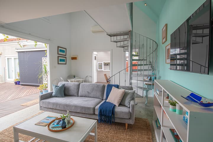 Luxury Poolside Loft Fremantle - Fremantle