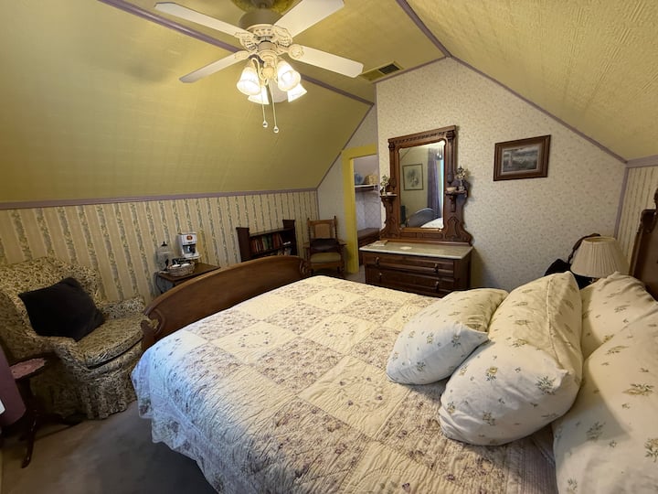 Viola Suite At Charming Bed & Breakfast - Susanville, CA