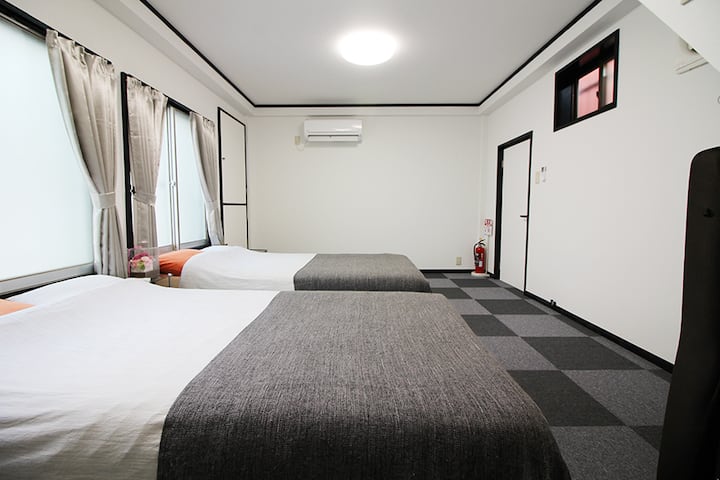 新宿10分｜一軒家貸切｜最大12名｜wi-fi無料｜広々リビング｜観光に最適｜成田・羽田からも便利 - Shinjuku Station