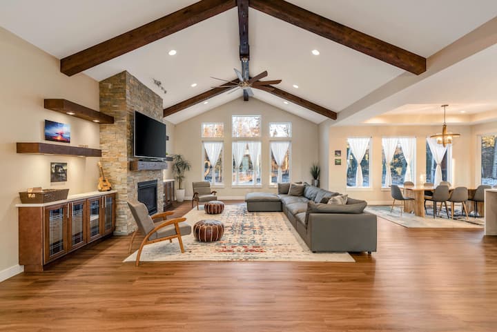 The Dreamland House - Central, Stylish, Spacious - Alaska