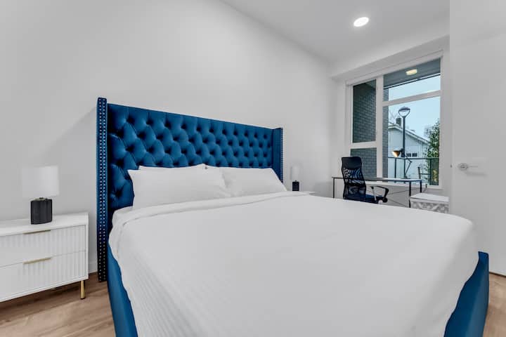 Azure Haven | Gym | King Bed - Surrey