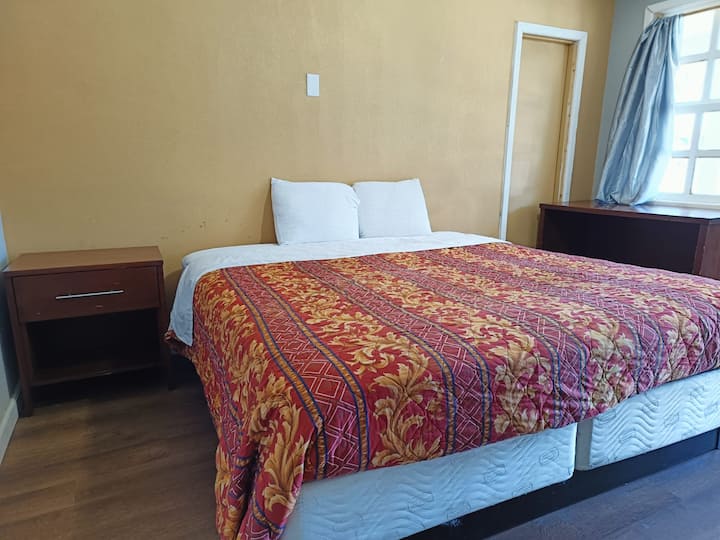 King Bed | Crown Inn By Oyo Orangeburg Hwy 301 - Orangeburg, SC
