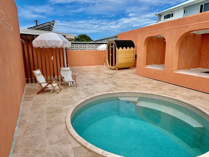 Triple Studio ~ Luxury Motel Stay In Bargara - Bargara