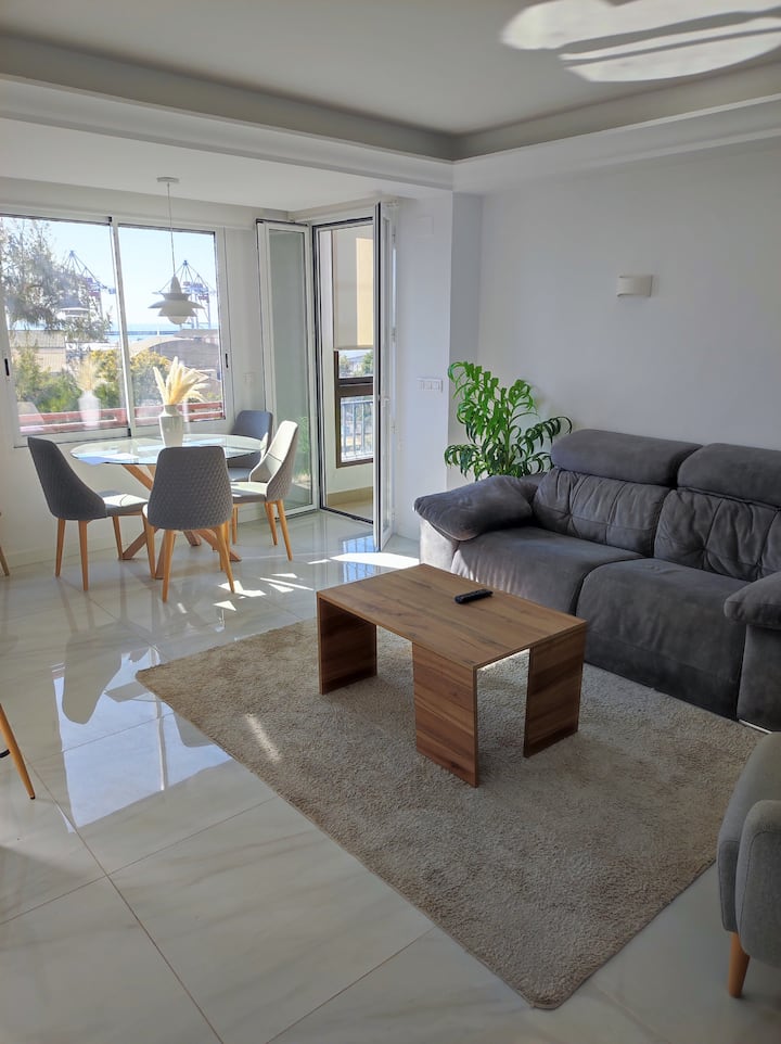 Céntrico Y Moderno Apartamento - Alicante
