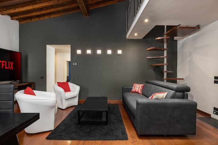 [Vista Duomo] Attico 150mq Con Jacuzzi + Parking - Florencia, Italia