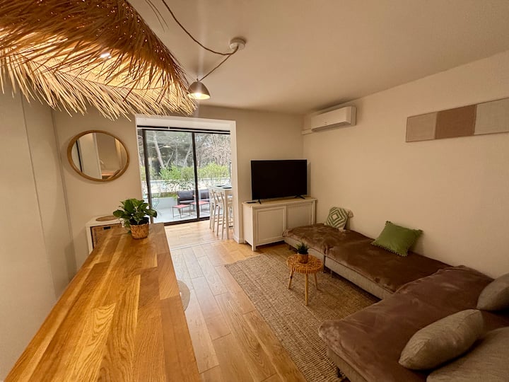 Rez-de-jardin, Terrasse Privée ! - La Seyne-sur-Mer