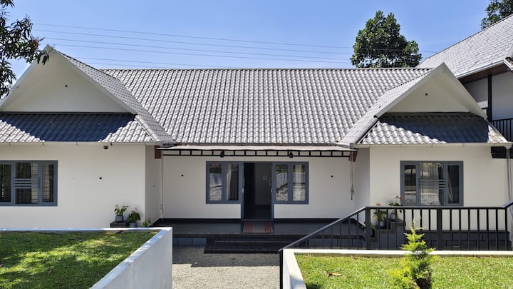 Cassadone Premium Pool Villa - Munnar